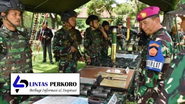 Wadirlat Tinjau Batalyon Armed 8Uddhata Yudha